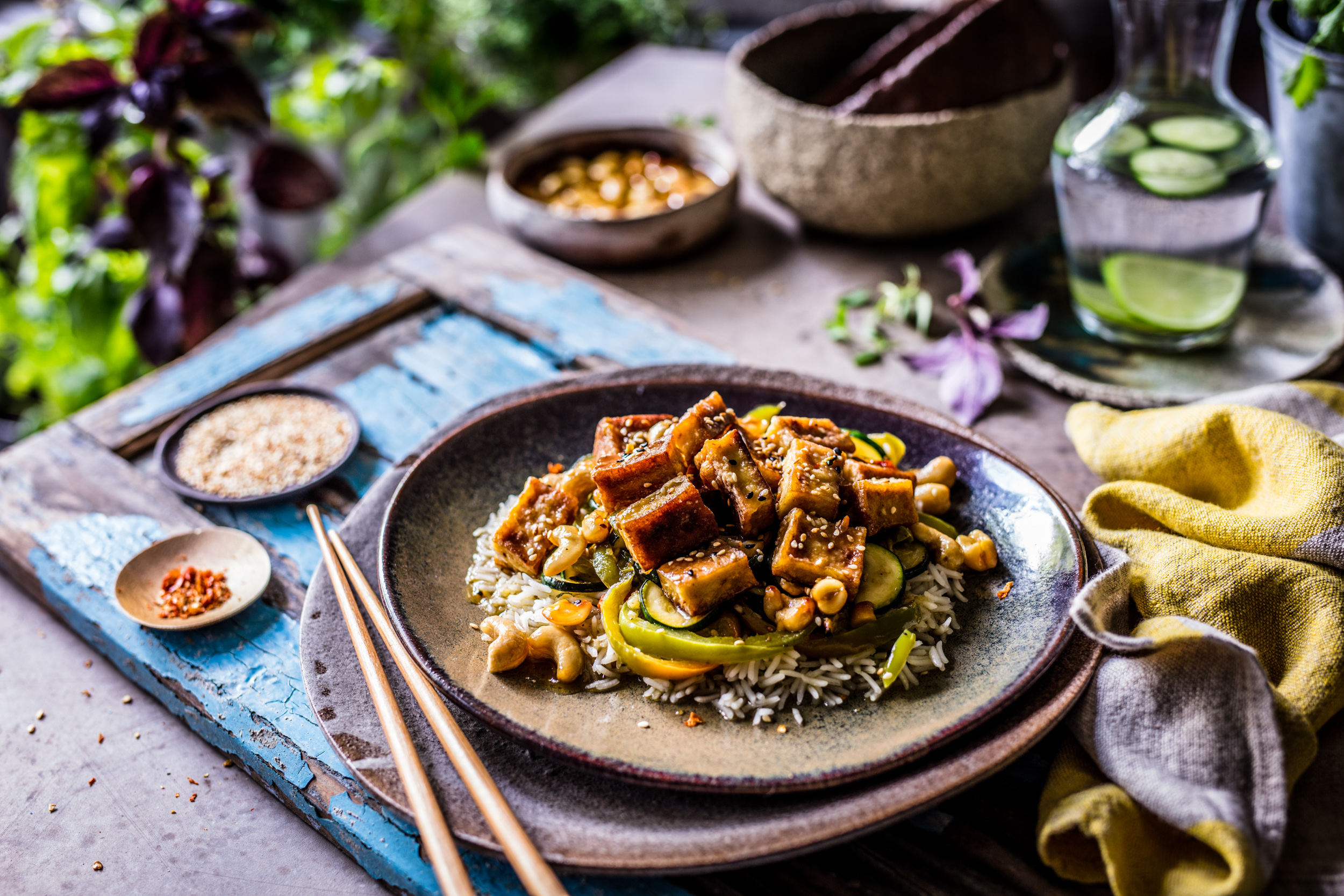 Gebratener Tofu mit Zucchini und Reis - Vegeta